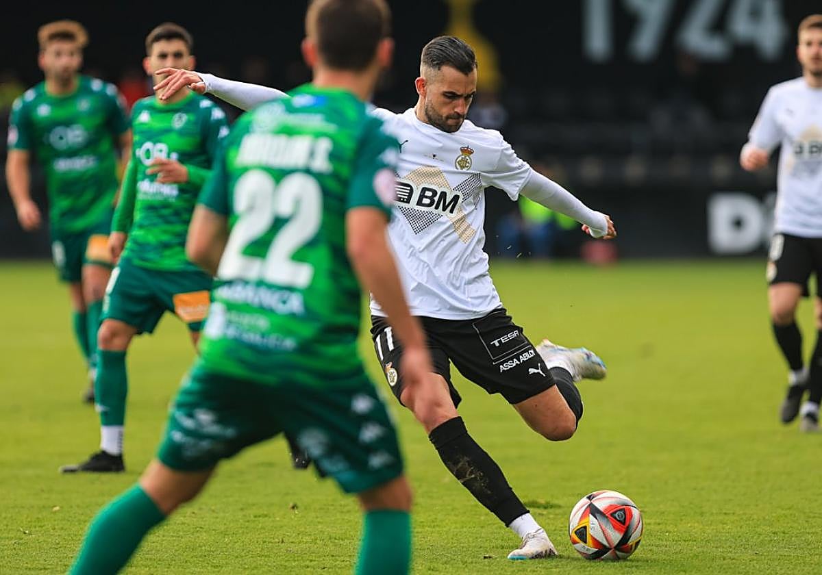 Irun: La mejor zurda de Irun se hace centenaria con la camiseta txuribeltz | El Diario Vasco