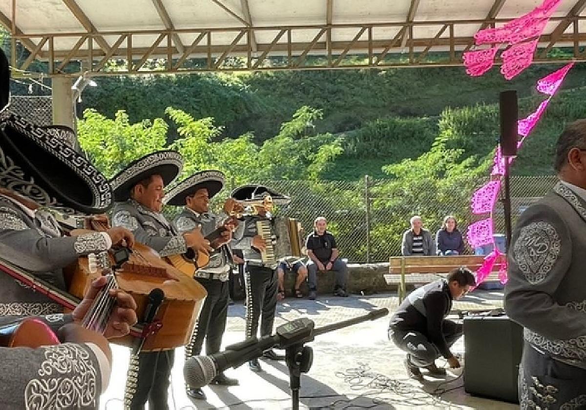 Azkoitia: Mariachis, bailes, color y buen ambiente, el sábado en ...