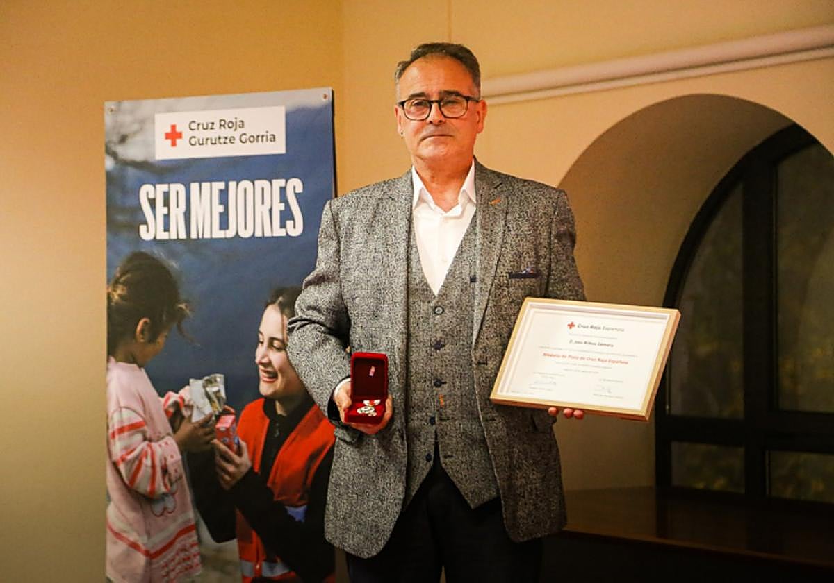 Cruz Roja entrega su medalla de plata a Josu Bilbao | El Diario Vasco