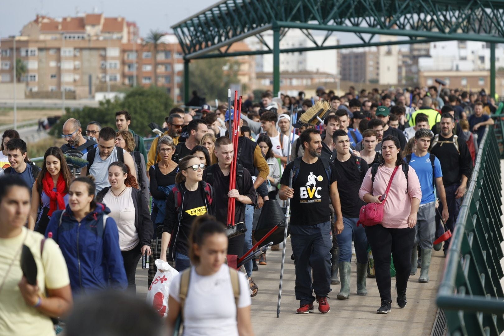 Oleada de solidaridad en Valencia | El Diario Vasco