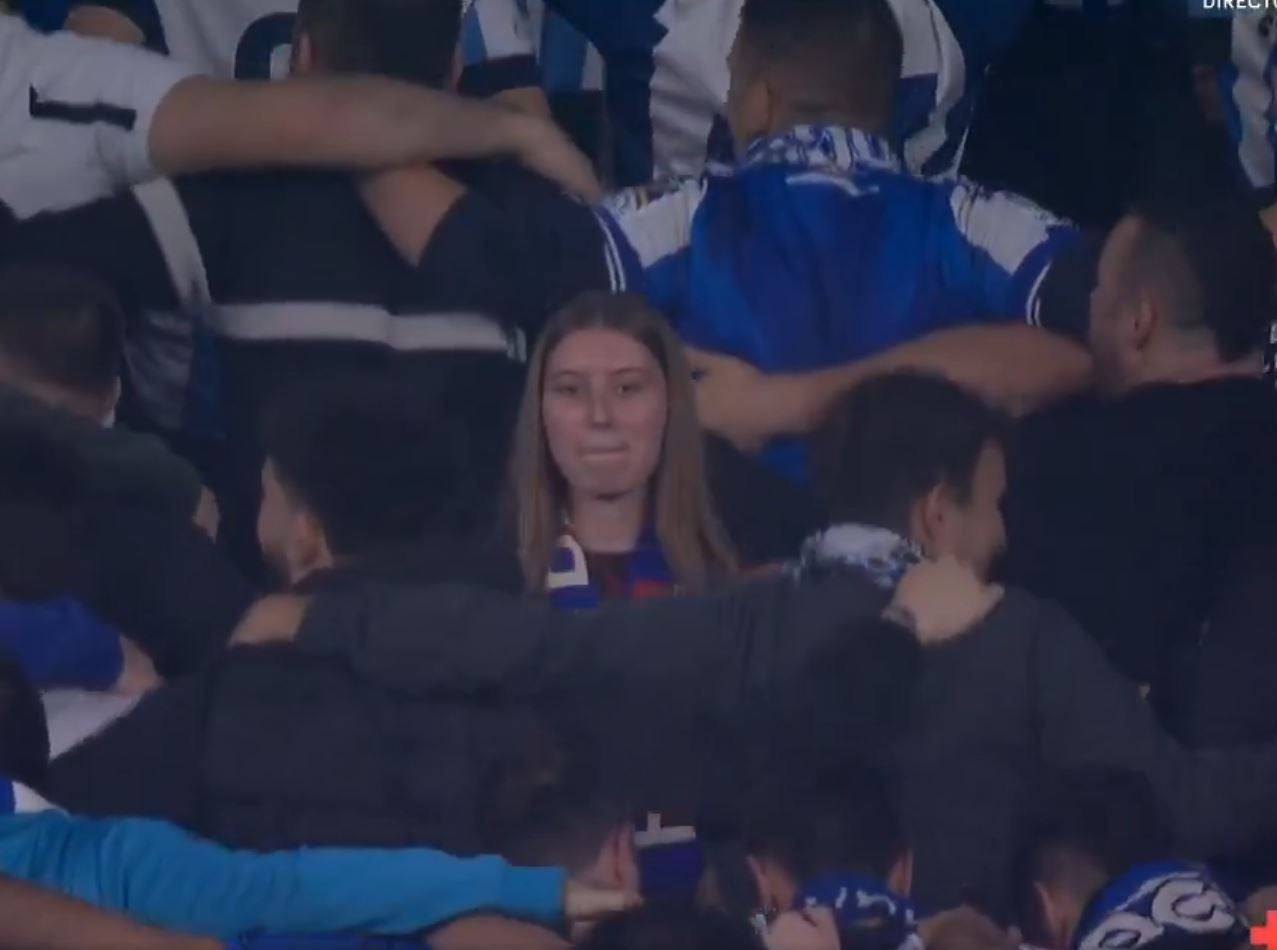 La imagen de una aficionada del Barcelona en el Reale Arena que dará la ...