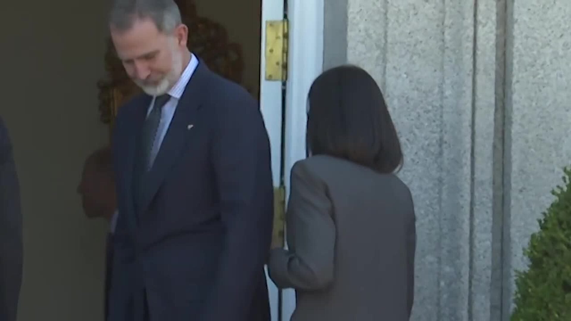 La reina Letizia enamora con su nuevo y juvenil look: melena midi con ...