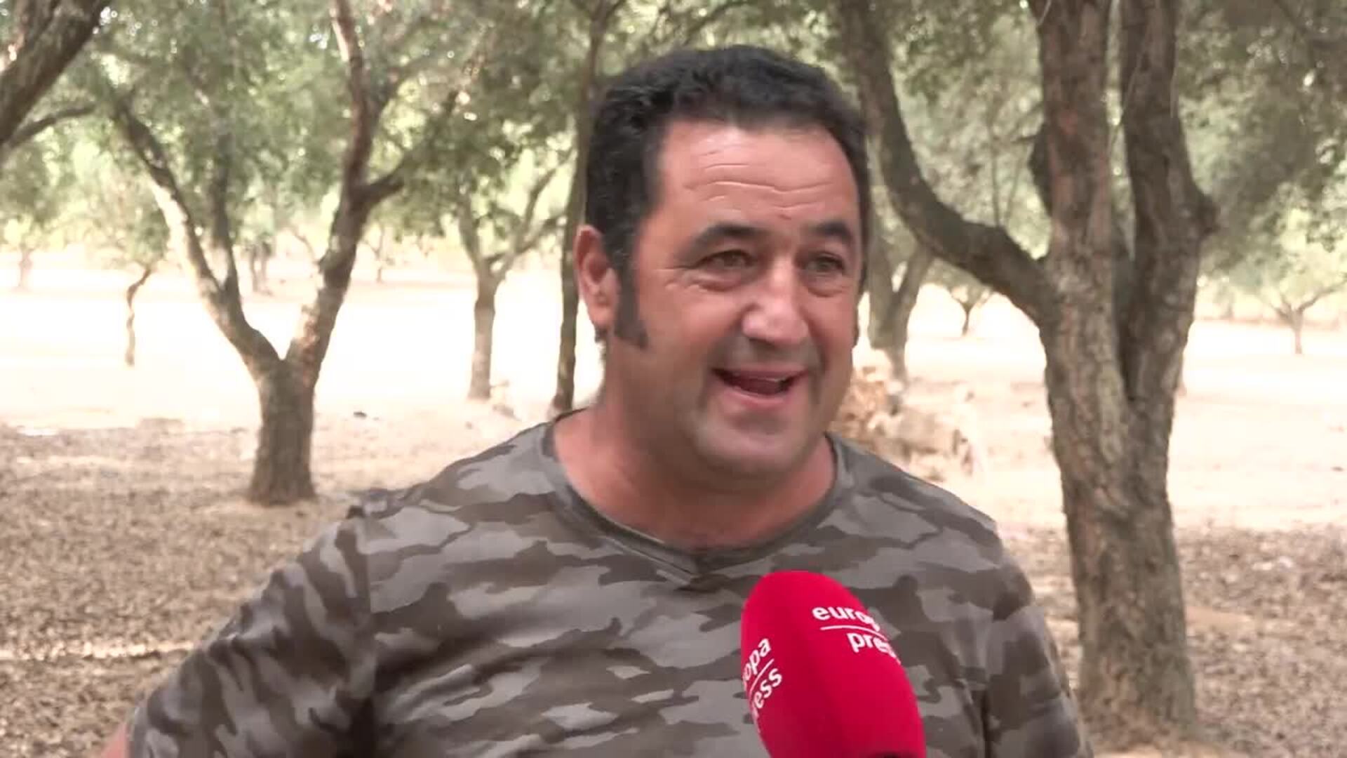 Ganadero afectado lengua azul (Alconchel): Esto es la hucha de un pobre ...