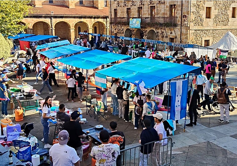 Personas de 14 nacionalidades comparten su cultura en la plaza de ...