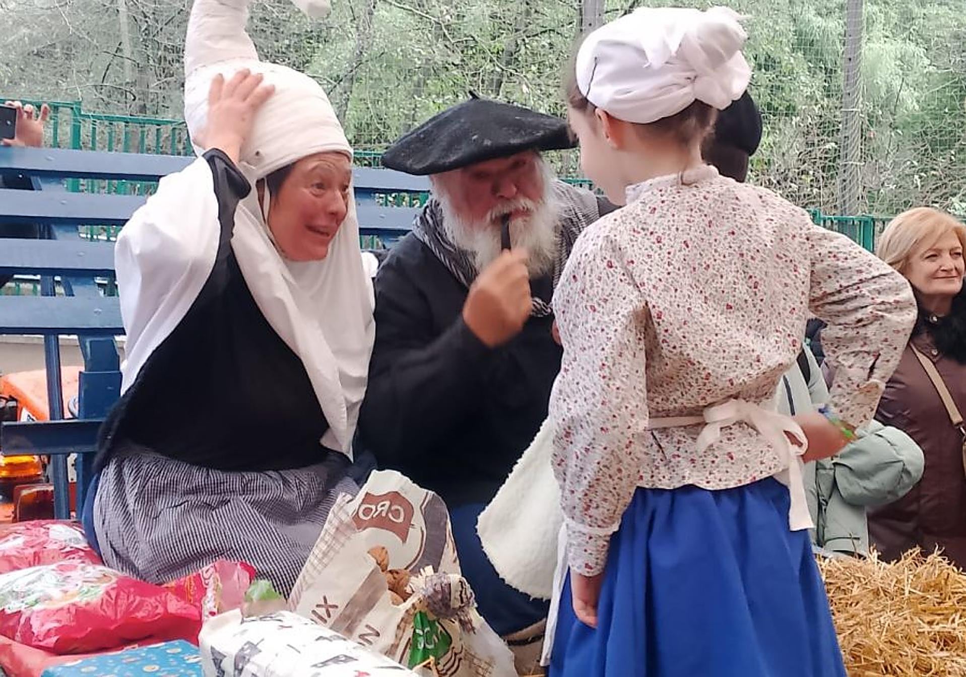 En imágenes: Olentzero y Mari Domingi recorren Gipuzkoa, arropados por ...