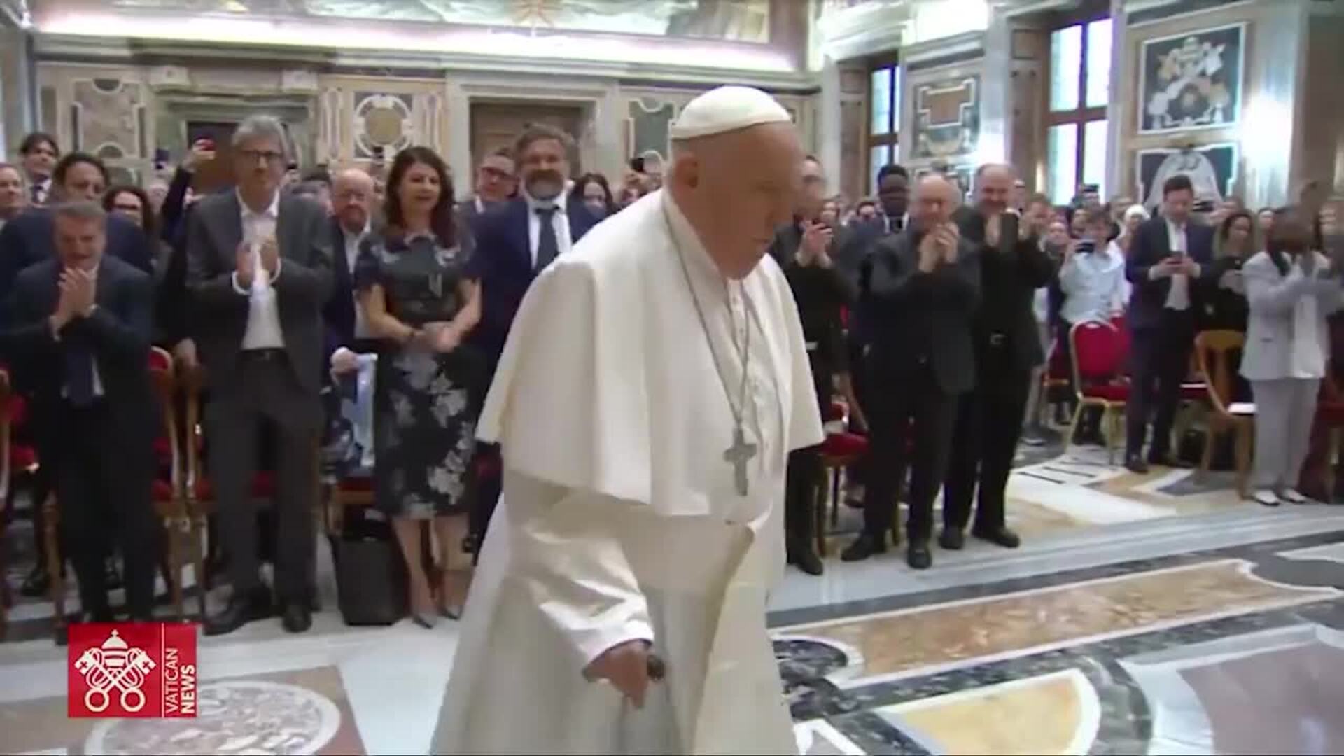 El Papa presenta un cuadro clínico complejo y continuará hospitalizado debido a su bronquitis ...