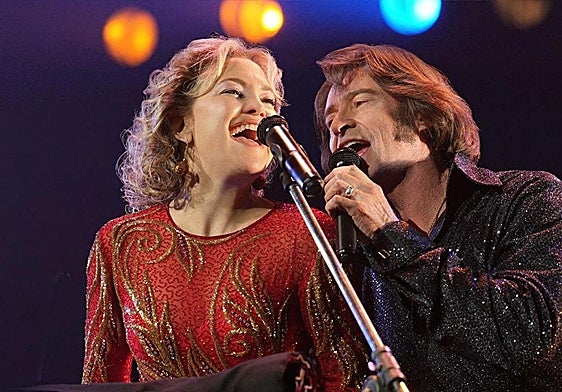 Crítica de 'Song Sung Blue: Canción para dos': El simple goce de la ...