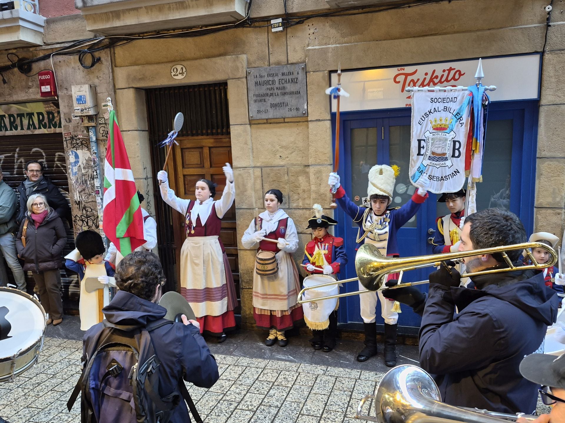 Los Txikis de Euskal Billera desfilan por la Parte Vieja | El Diario Vasco