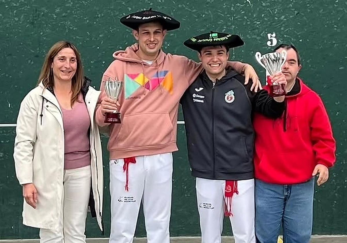Txapela en pala adaptada por parejas para Xabat Askasibar | El Diario Vasco
