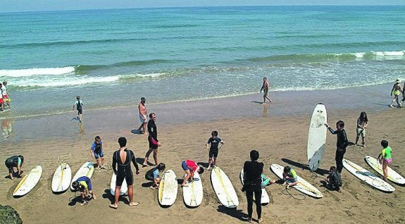 La playa de Deba acogerá este próximo sábado un campeonato de surf | El ...
