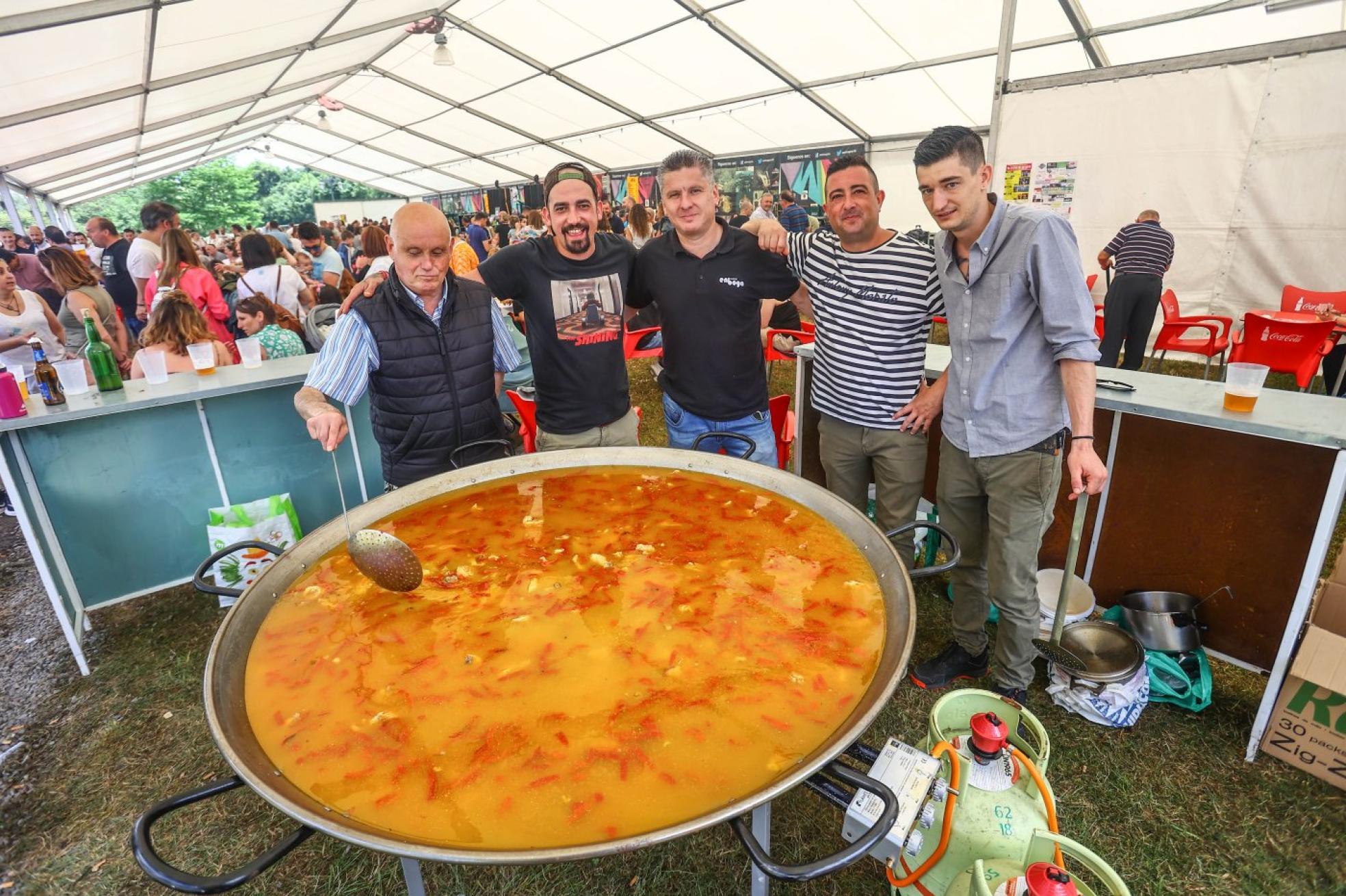 Una gran paellada y «muchas ganas de fiesta» | El Comercio: Diario de ...