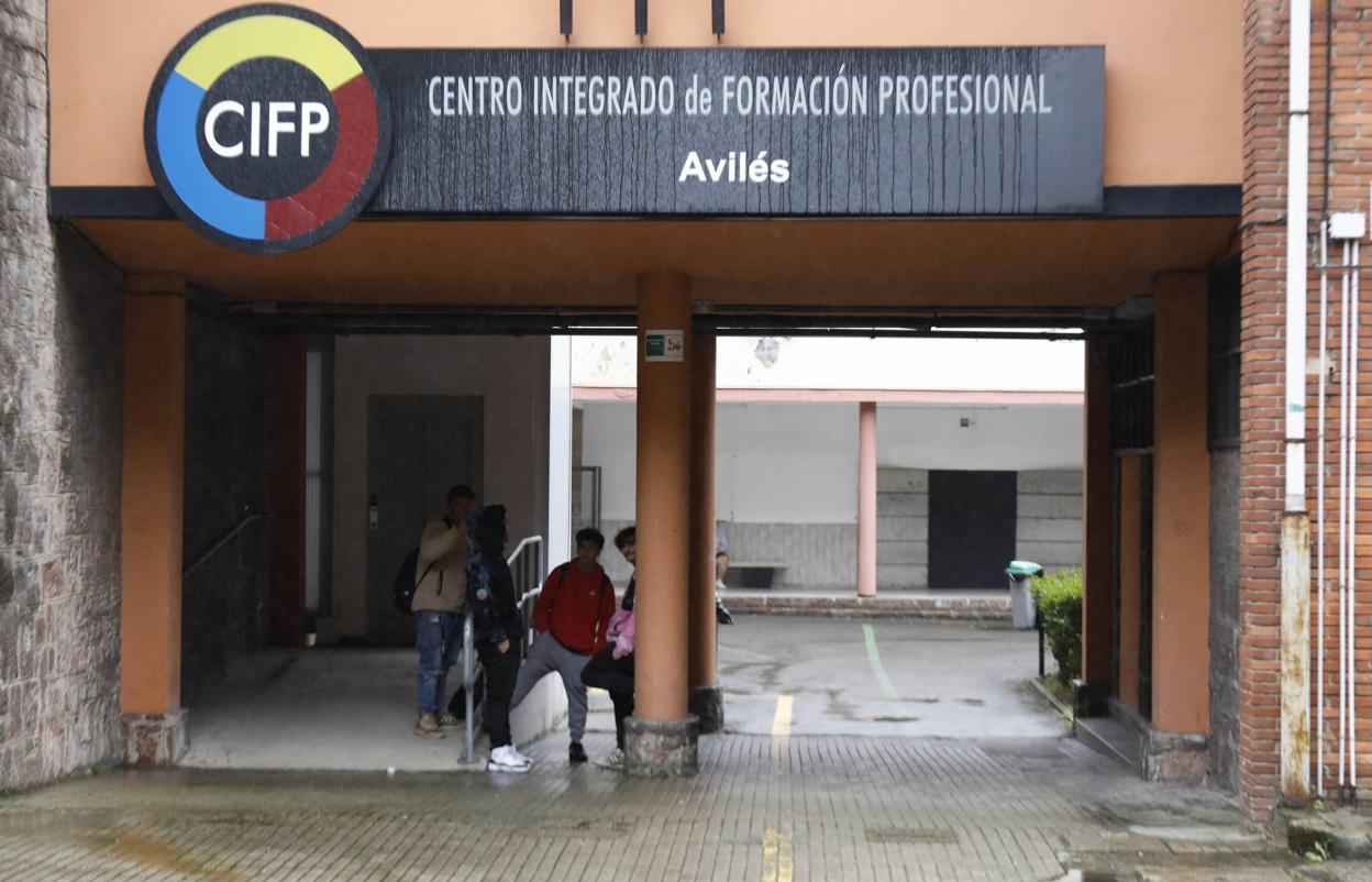 «Tenemos el compromiso firme de estudiar la mejora de aulas y equipamientos del CIFP» | El ...