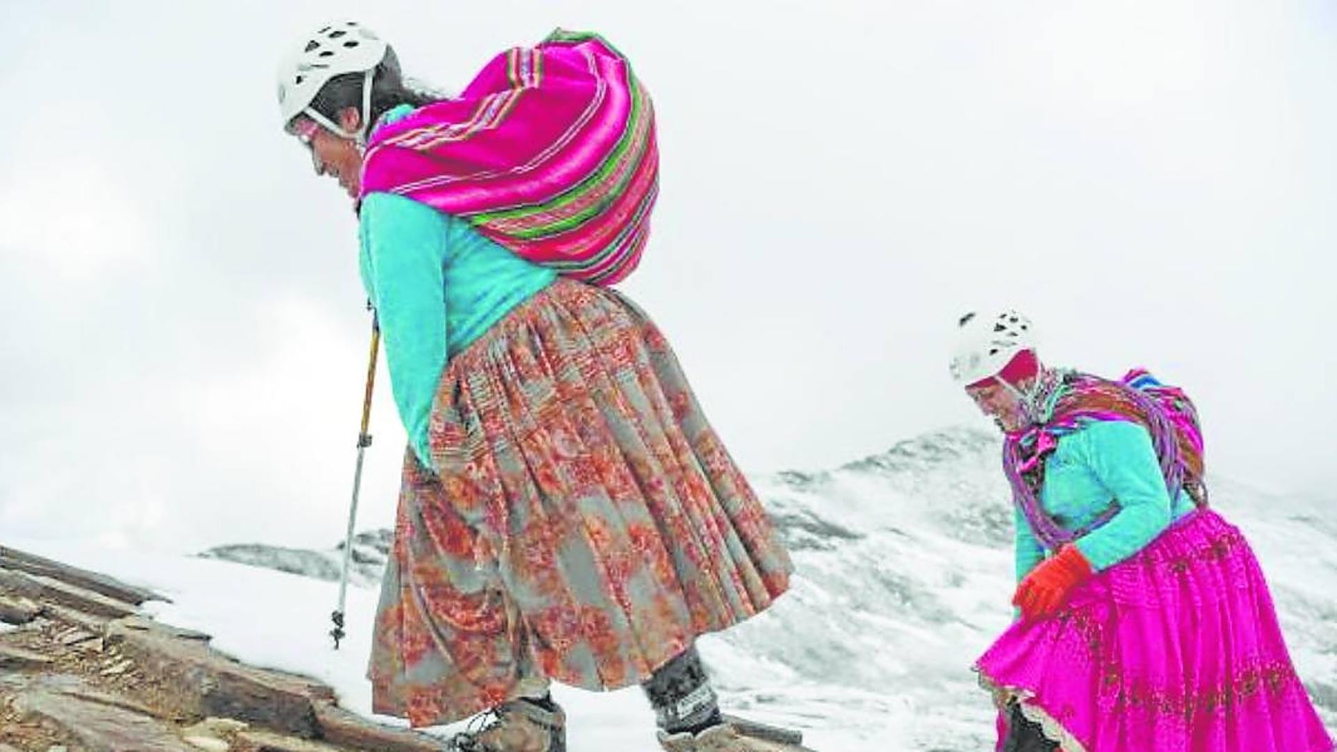 Las cholitas bolivianas hacen cima en Asturias | El Comercio: Diario de Asturias