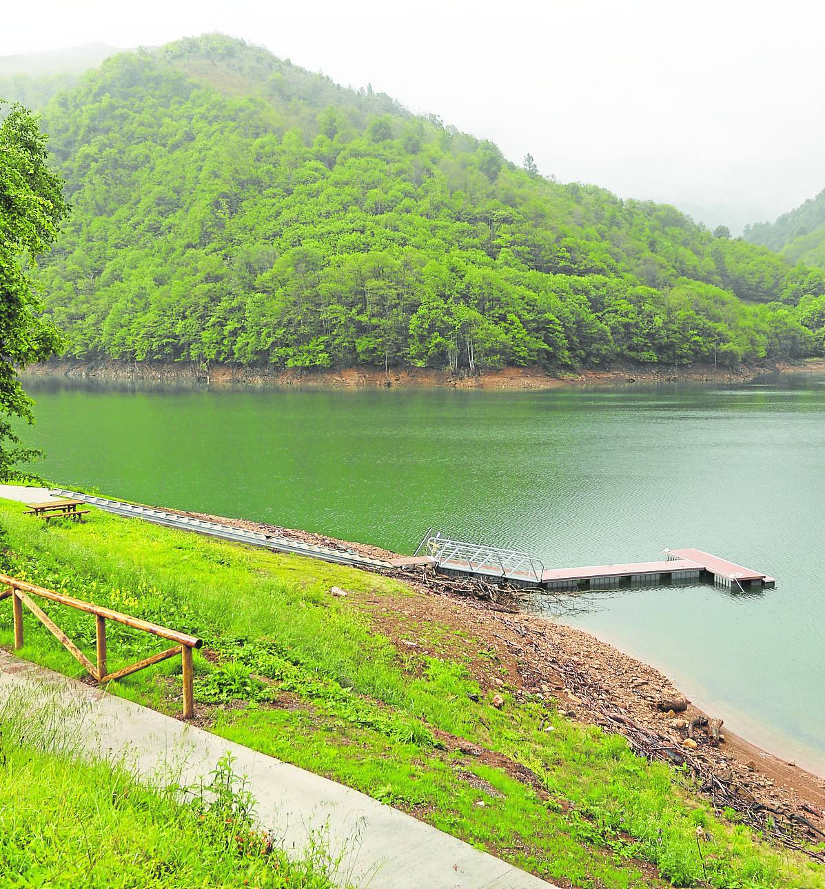Tanes, preparado para las piraguas que surcarán sus aguas | El Comercio ...
