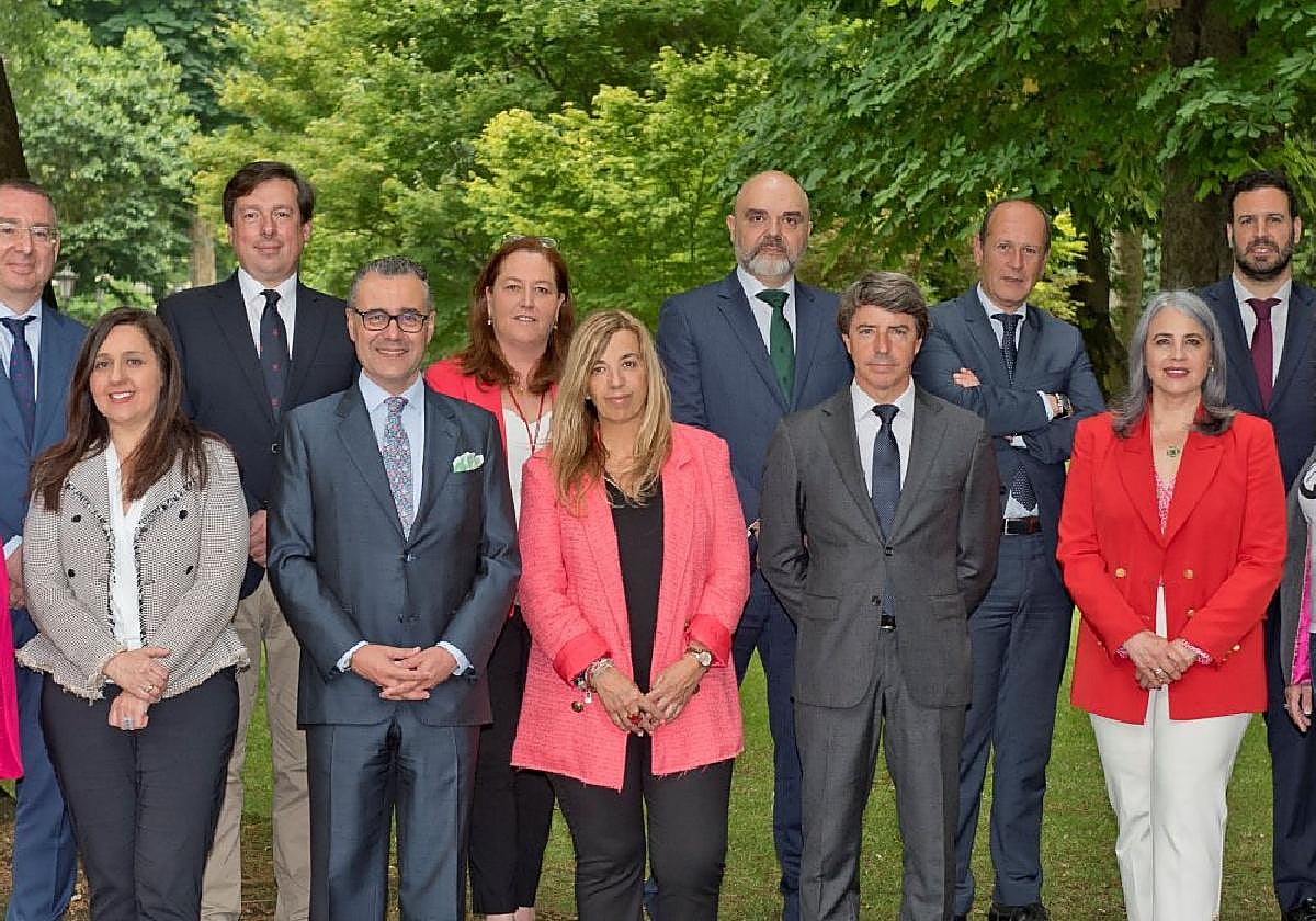 Tres candidaturas inician la carrera al Decanato del Colegio de ...