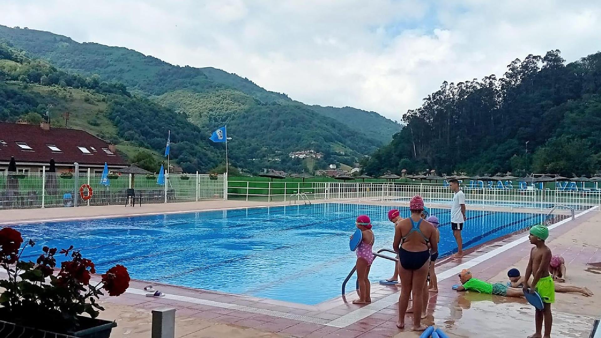 Reabren las piscinas de Turón y se recupera la mujer que casi se ahoga ...