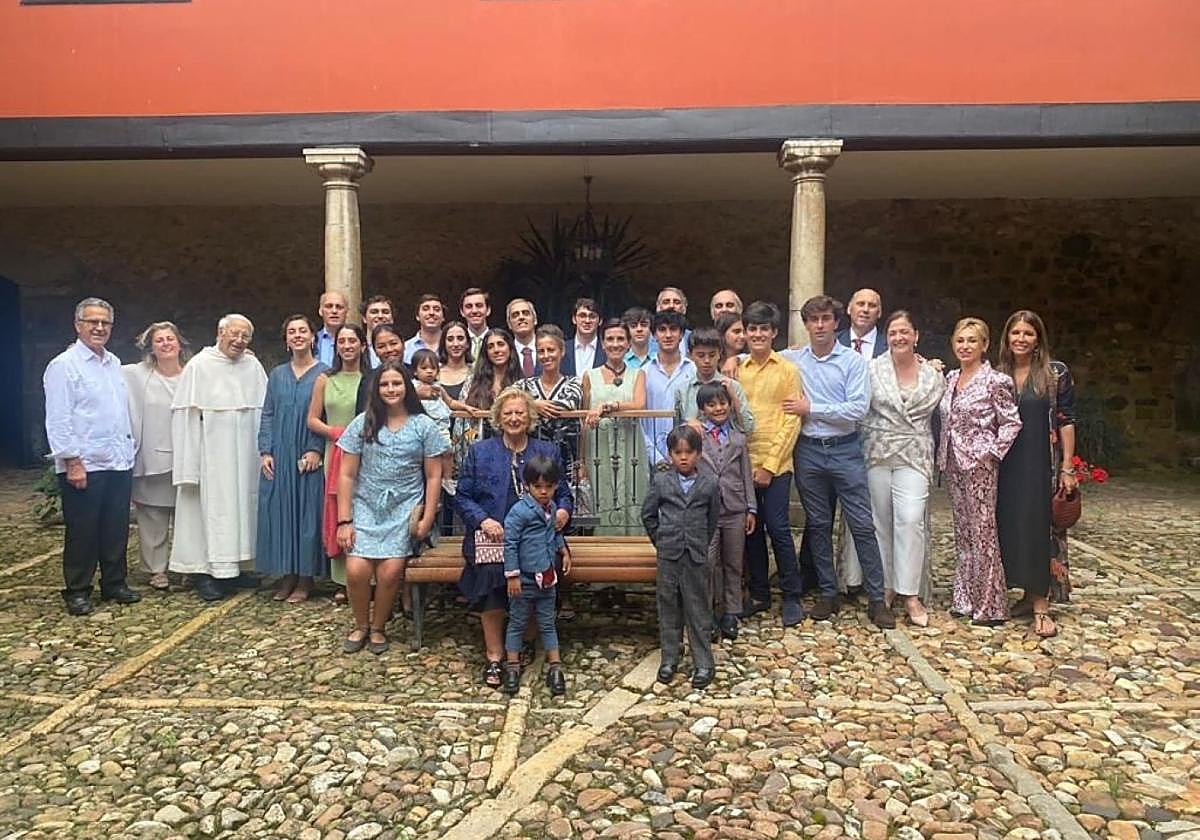 La familia Cosmen Menéndez-Castañedo, premio Familia Empresaria de ...