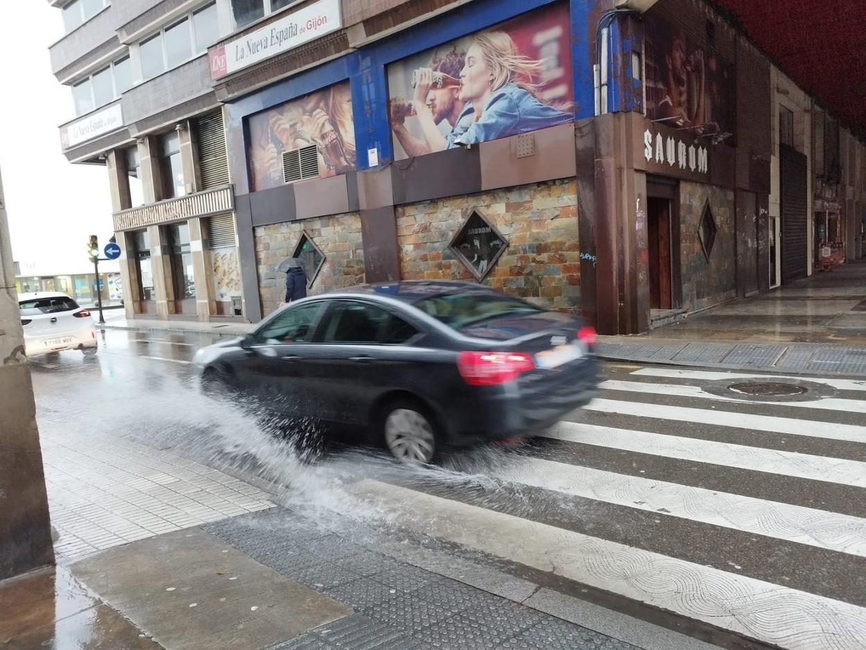 Piden «precaución con los charcos» al coger el coche | El Comercio ...