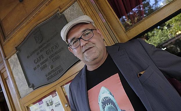 Muere a los 50 años el escritor Alexis Ravelo | El Comercio: Diario de ...