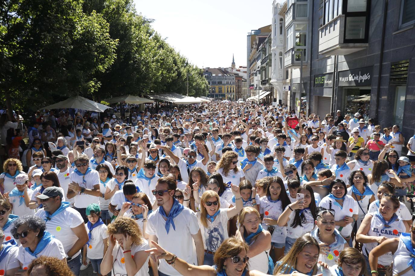La Pola, a rebosar: «El carmín es único» | El Comercio: Diario de Asturias