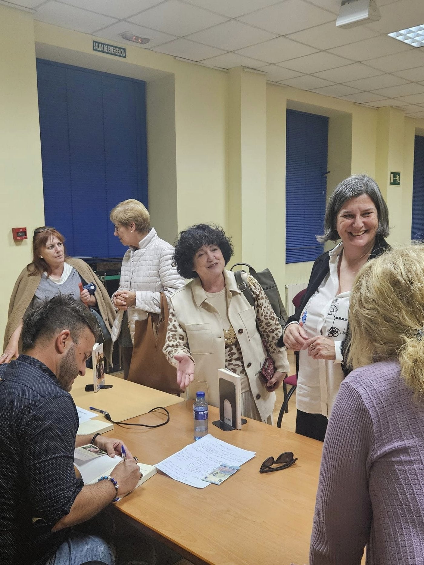 Ramón Suárez presentó su novela ‘Amores únicos’ en El Entrego | El ...