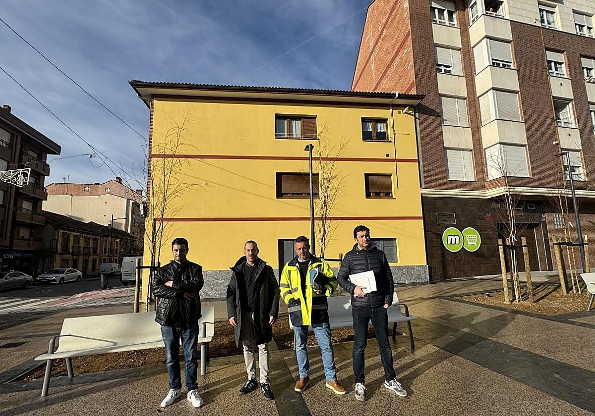 Nueva zona peatonal y de ocio en la plaza del Ferroviario de El Berrón ...