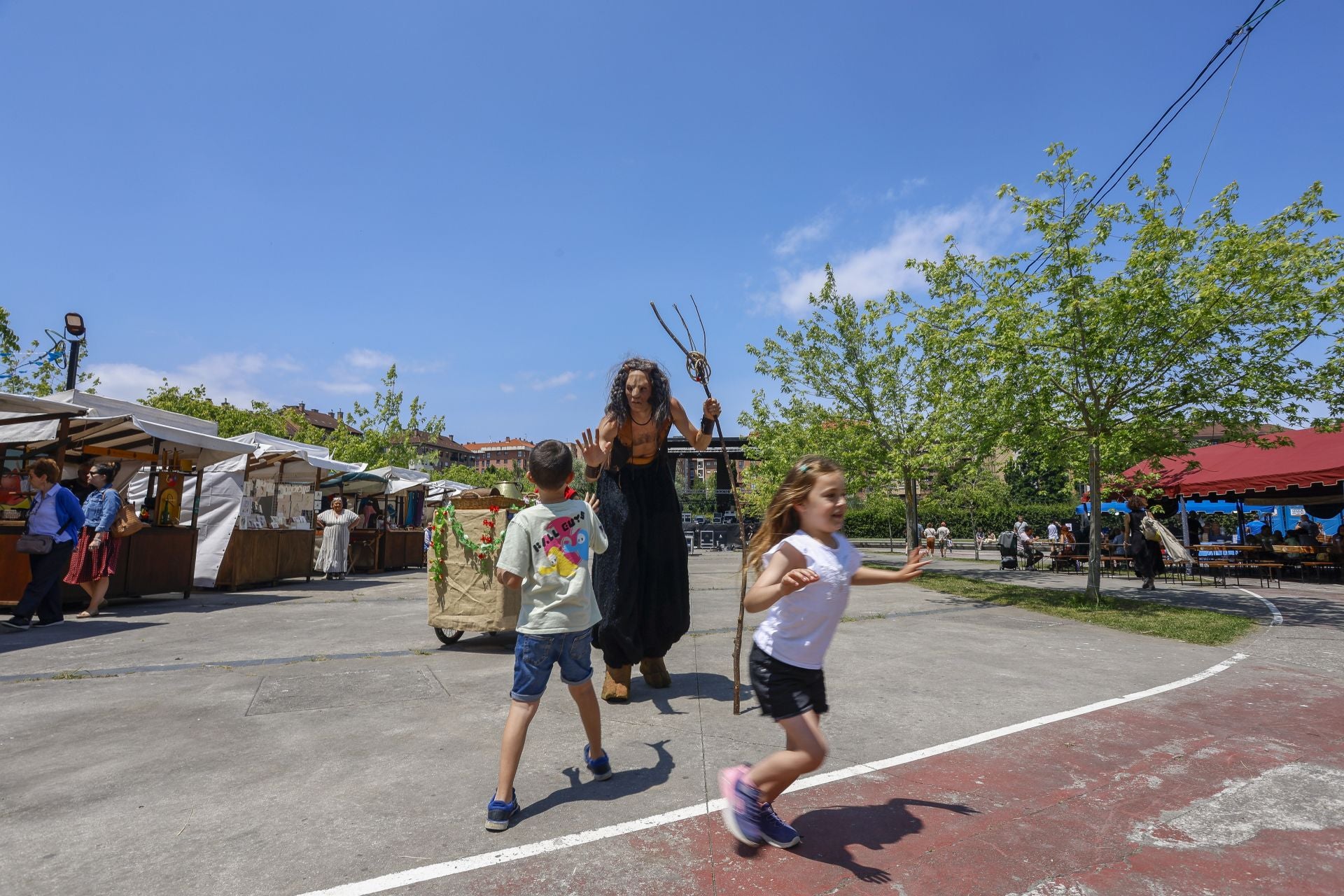El Xixón Folk da la bienvenida al verano en Viesques | El Comercio ...
