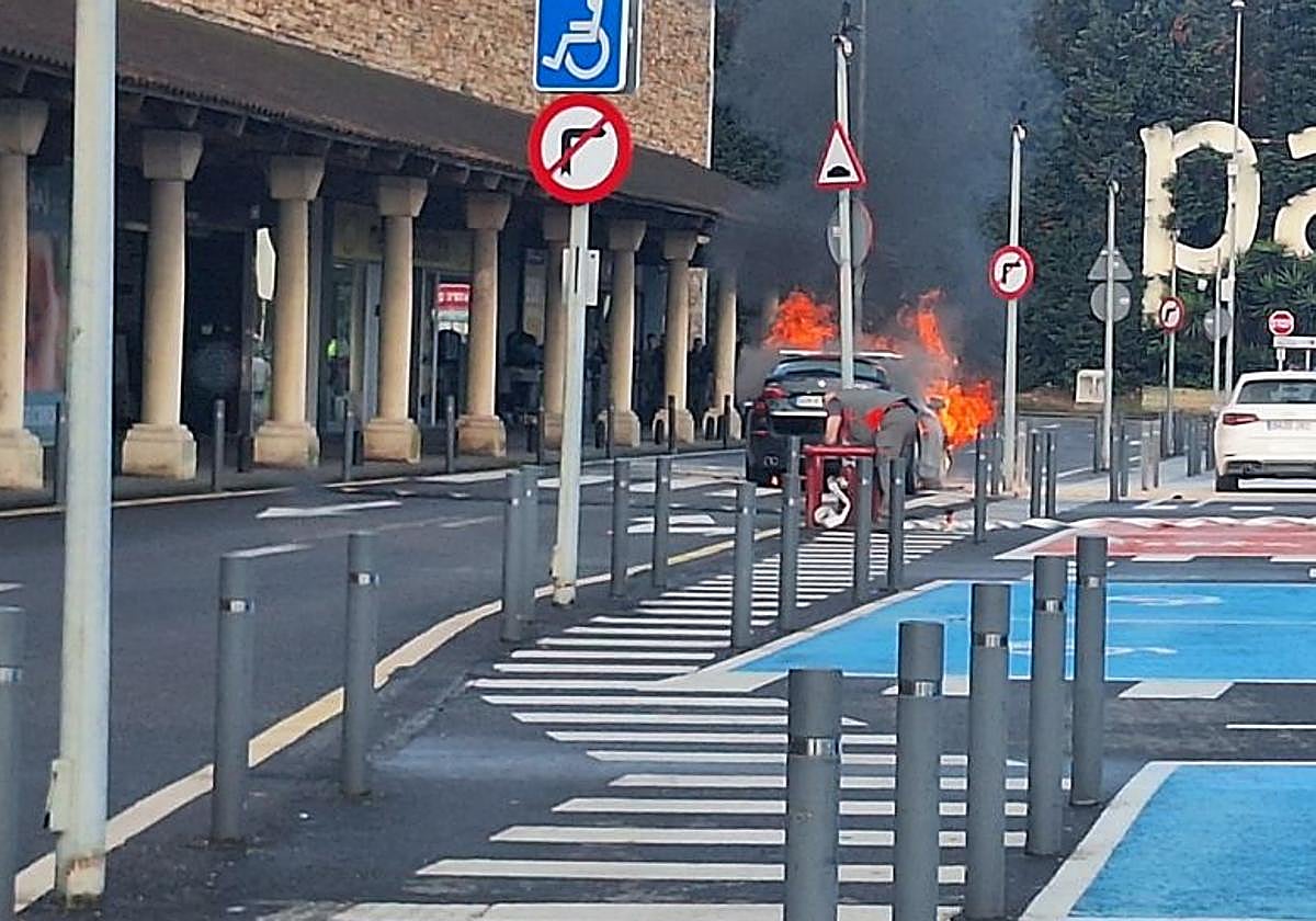 Tremendo susto a las puertas de un centro comercial en Corvera por un ...
