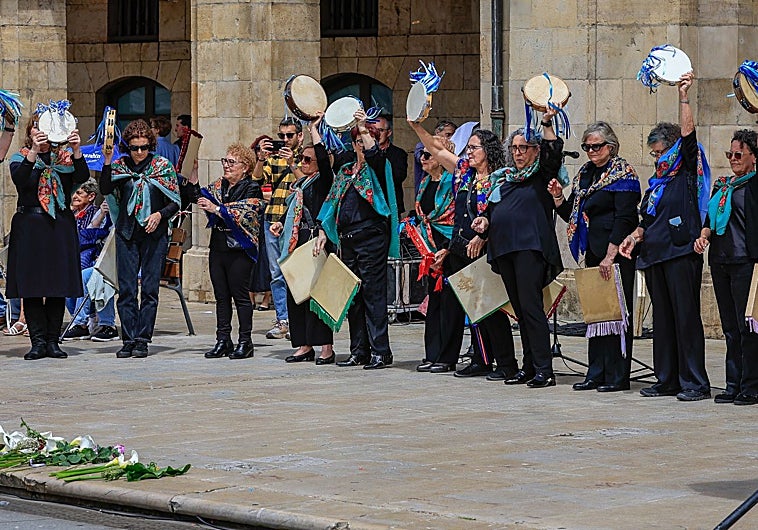 Avilés se sorprende con un 'flashmob' musical en defensa de la llingua ...