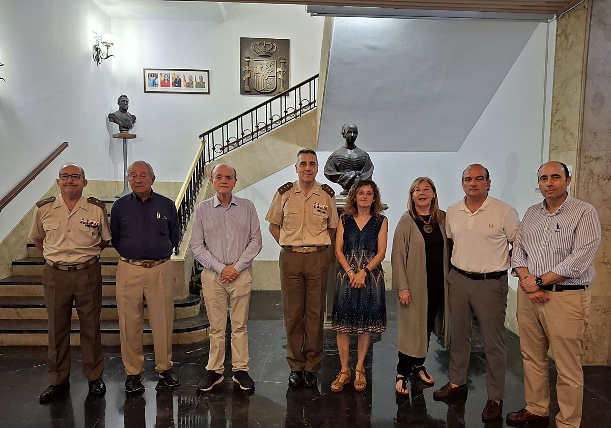 Una niña del colegio École de Oviedo gana un concurso literario militar ...