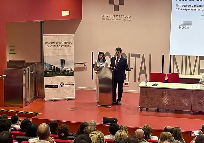 El HUCA despide a sus médicos residentes: «No olvidéis que la ...