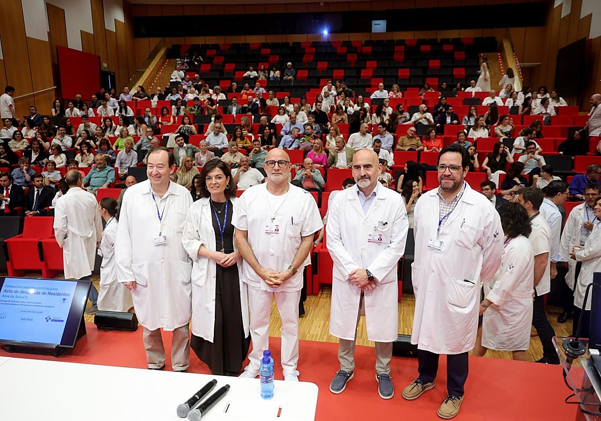 El HUCA despide a sus médicos residentes: «No olvidéis que la ...