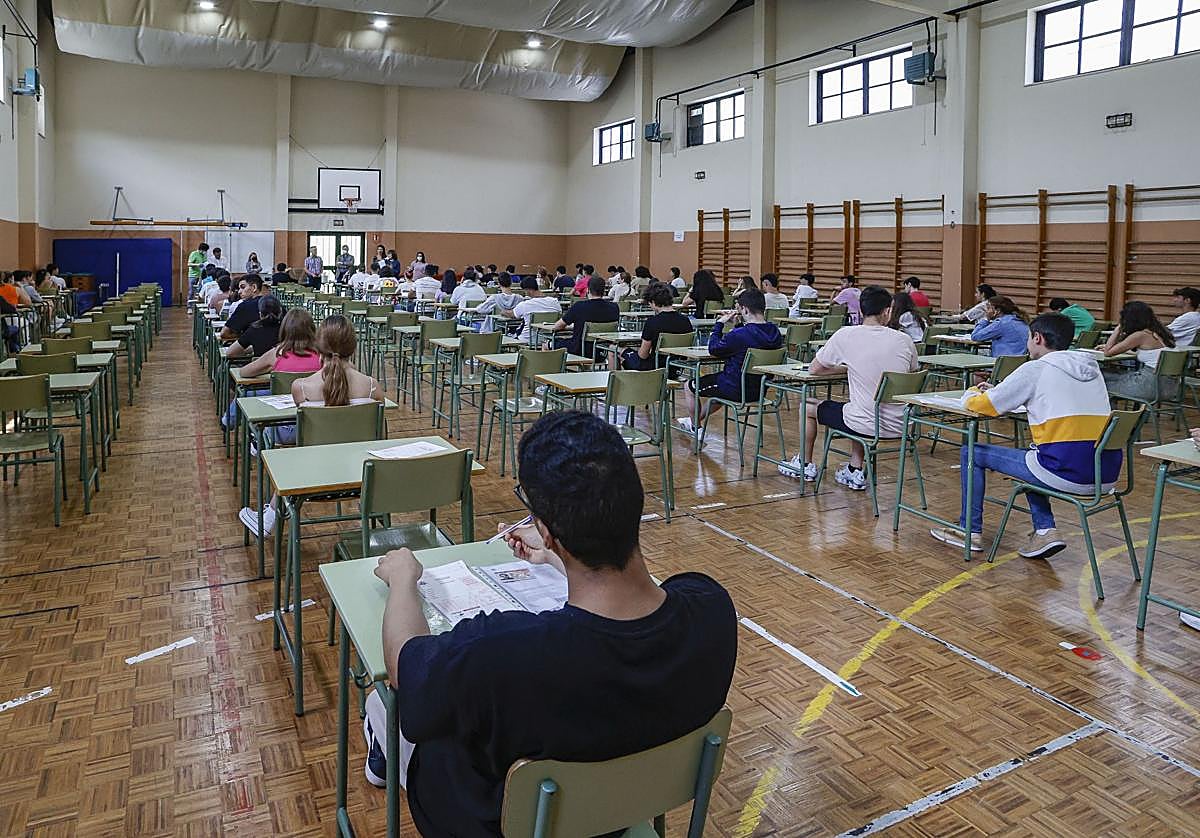 Bolígrafo obligatorio, típex prohibido: las estrictas normas de la PAU ...