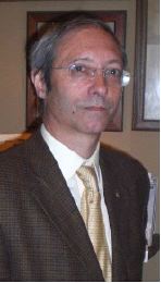 El catedrático de Economía David Rivas Infante recibe hoy la Llámpara ...