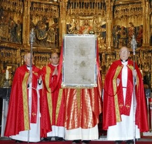 El Santo Sudario de Oviedo sigue esperando su urna | El Comercio