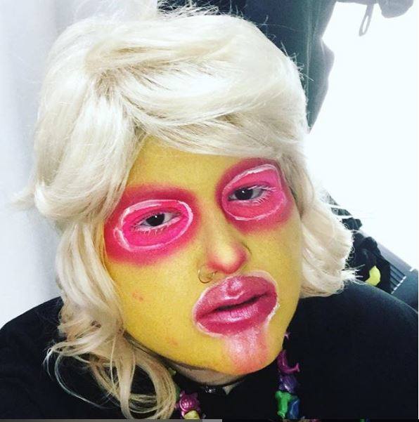 Fotos: Por sus looks pringados y surrealistas conocerás a esta ...