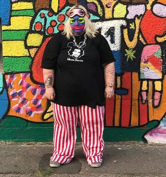 Fotos: Por sus looks pringados y surrealistas conocerás a esta ...