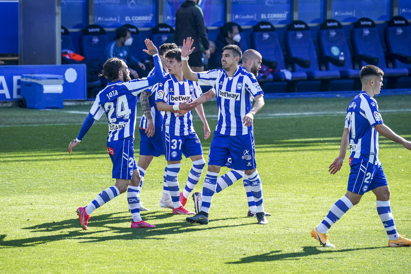 Fotos: Las mejores imágenes del Alavés - Huesca | El Correo