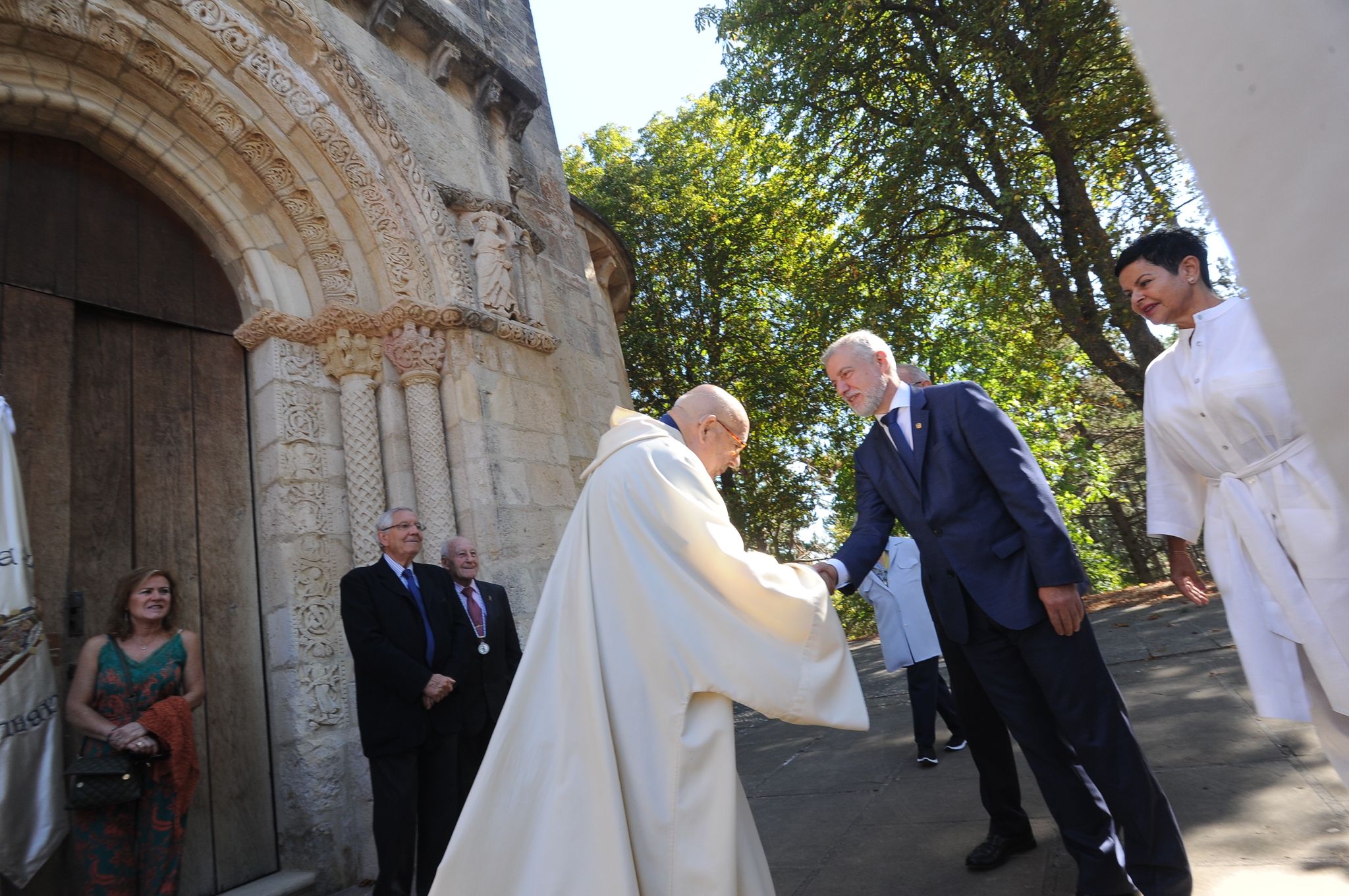Fotos: Misa de despedida a los tres monjes benedictinos que residen en ...