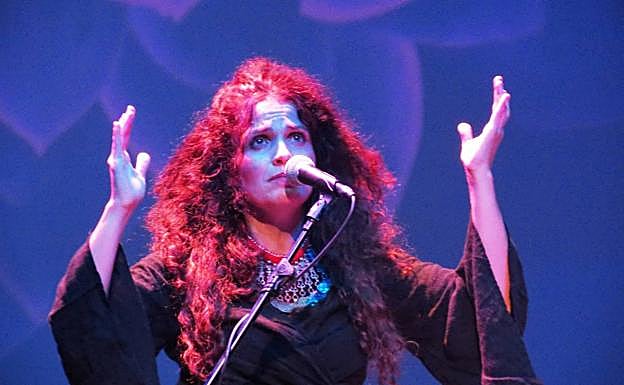 Ana Alcaide inaugurando en trance el 38º Getxo Folk | El Correo