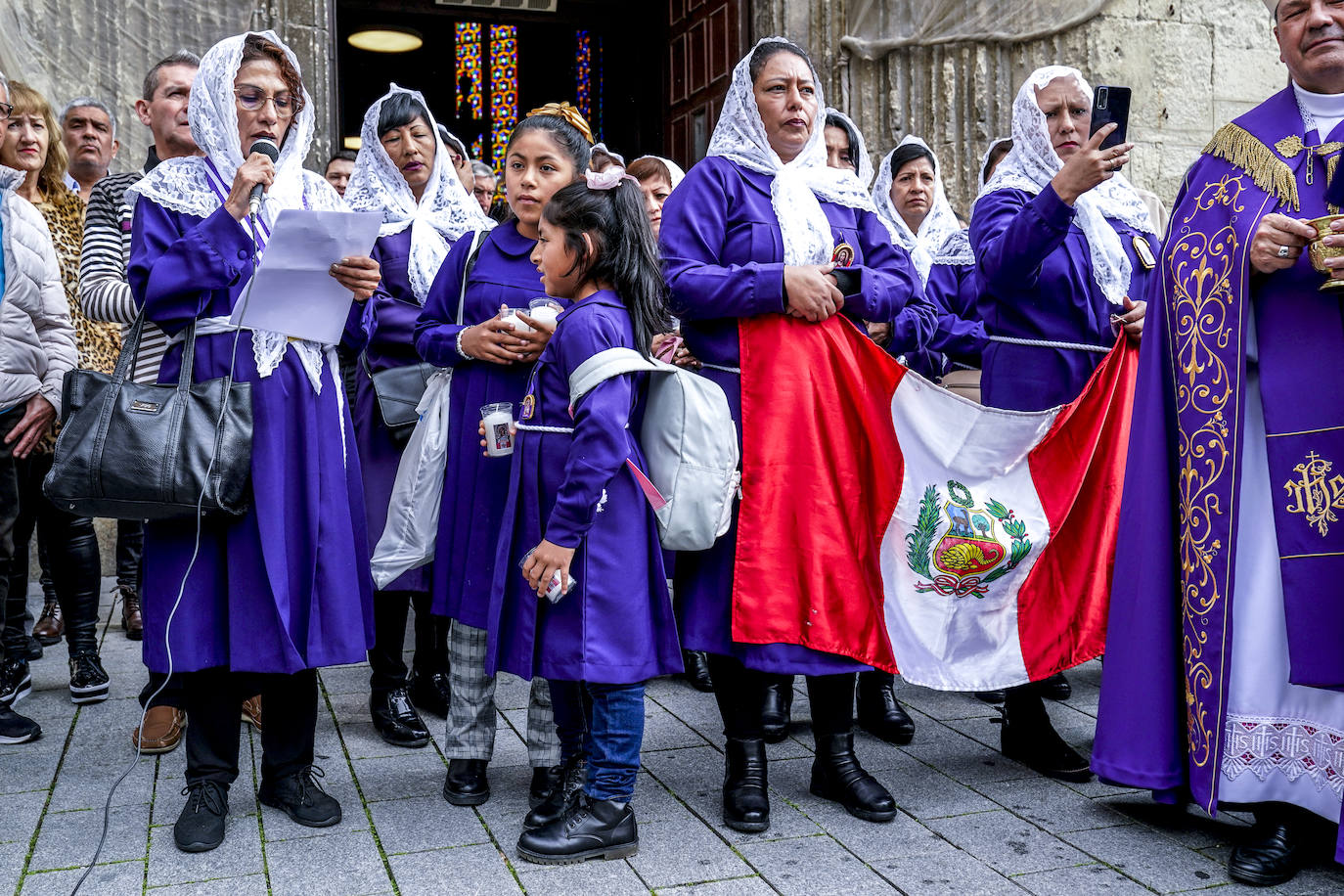 Fotos: Los peruanos de Vitoria procesiona al patrón de Perú | El Correo