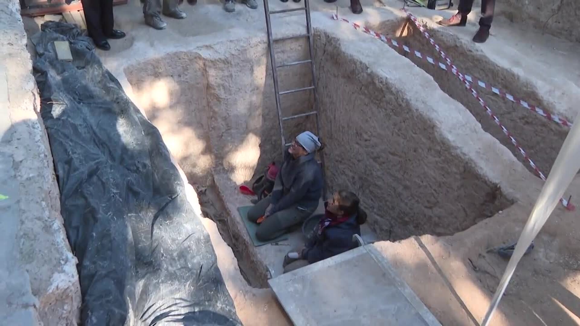 Hallados los primeros 17 cuerpos de represaliados en la fosa común del cementerio de Osuna | El ...