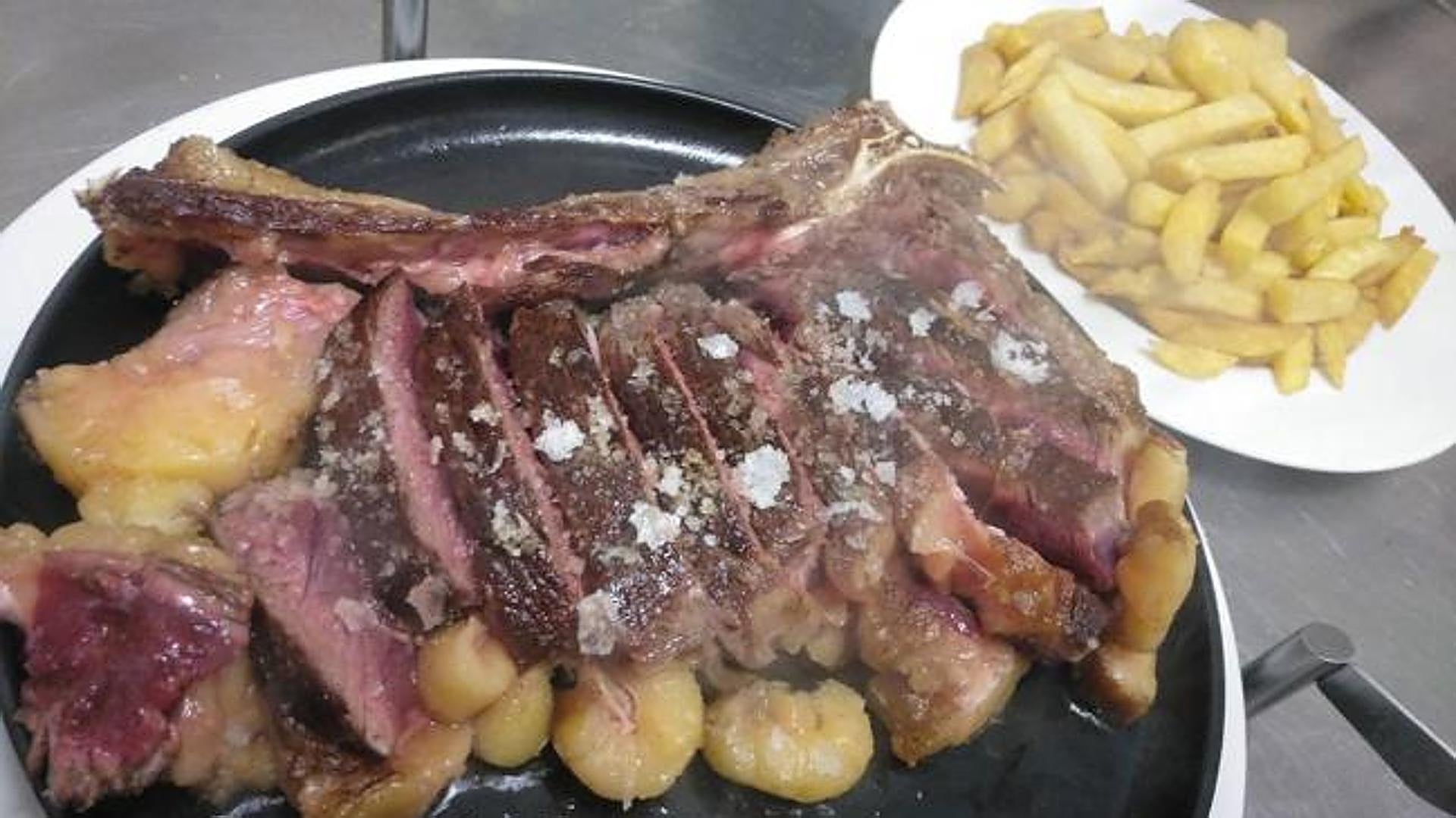 El restaurante que sirve las hamburguesas con el nombre de calles y ...