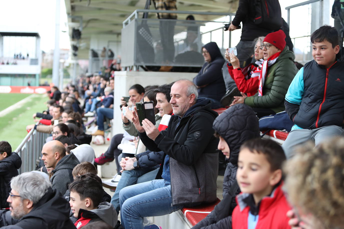 Los aficionados abarrotan Lezama en el entrenamiento de puertas abiertas | El Correo