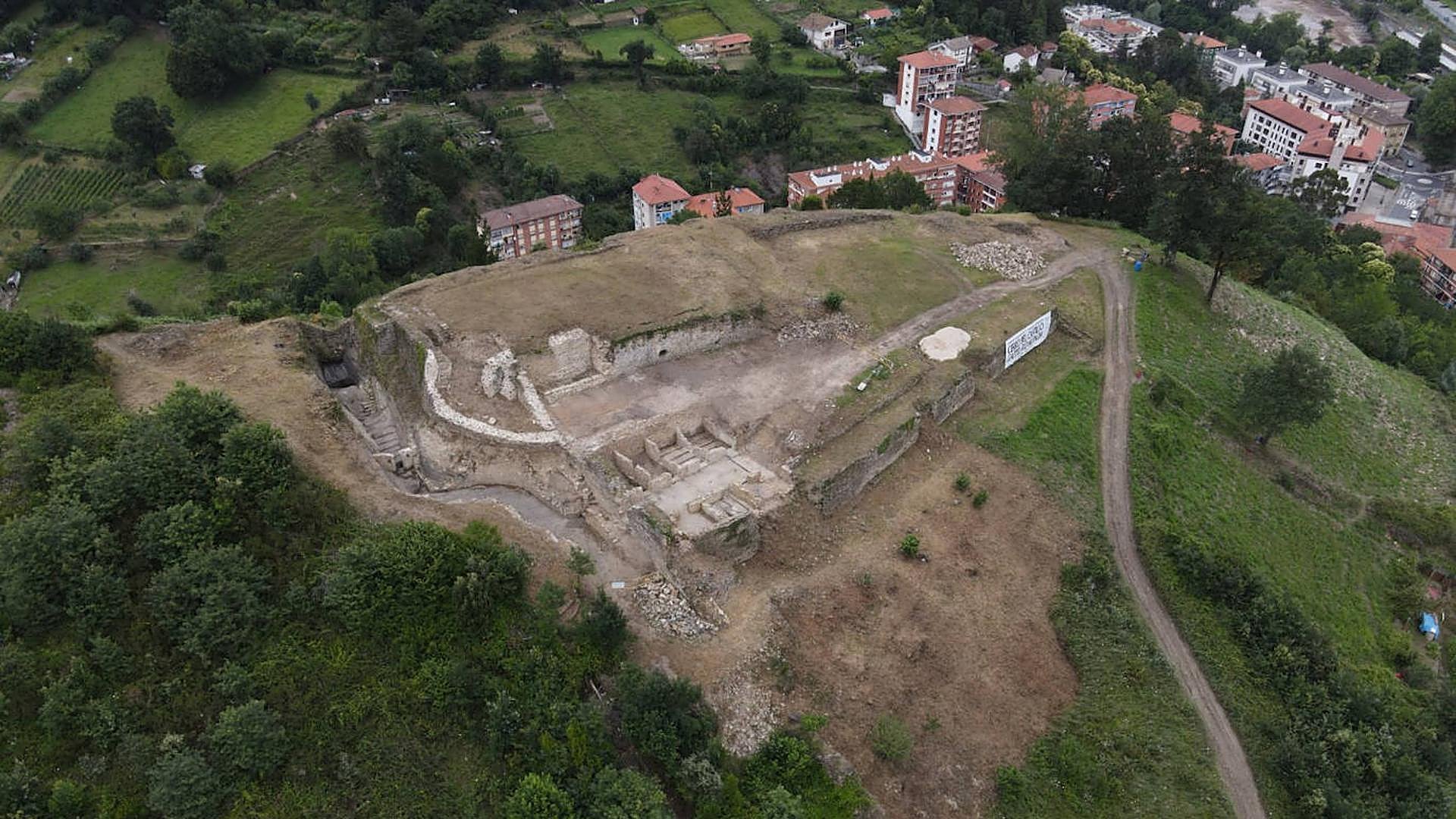 Balmaseda organizará rutas para disfrutar del castillo más antiguo de ...