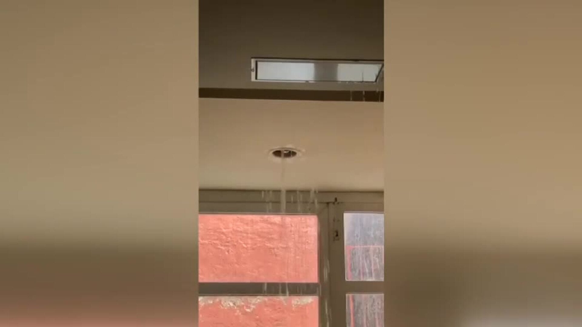 Una histórica granizada en Pola de Gordón deja las calles colapsadas ...