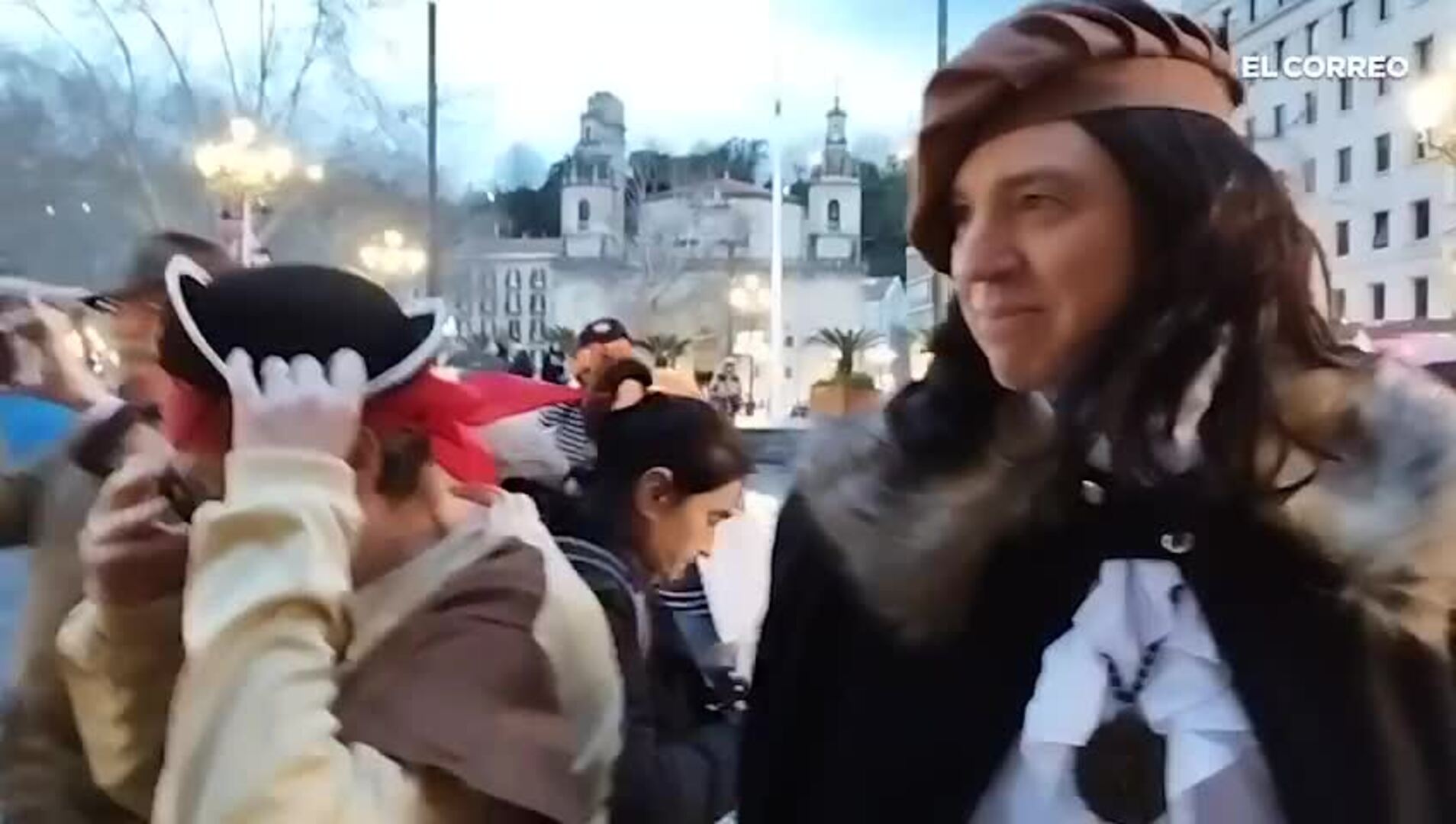 Farolin y Zarambolas dan comienzo a los carnavales de Bilbao | El Correo