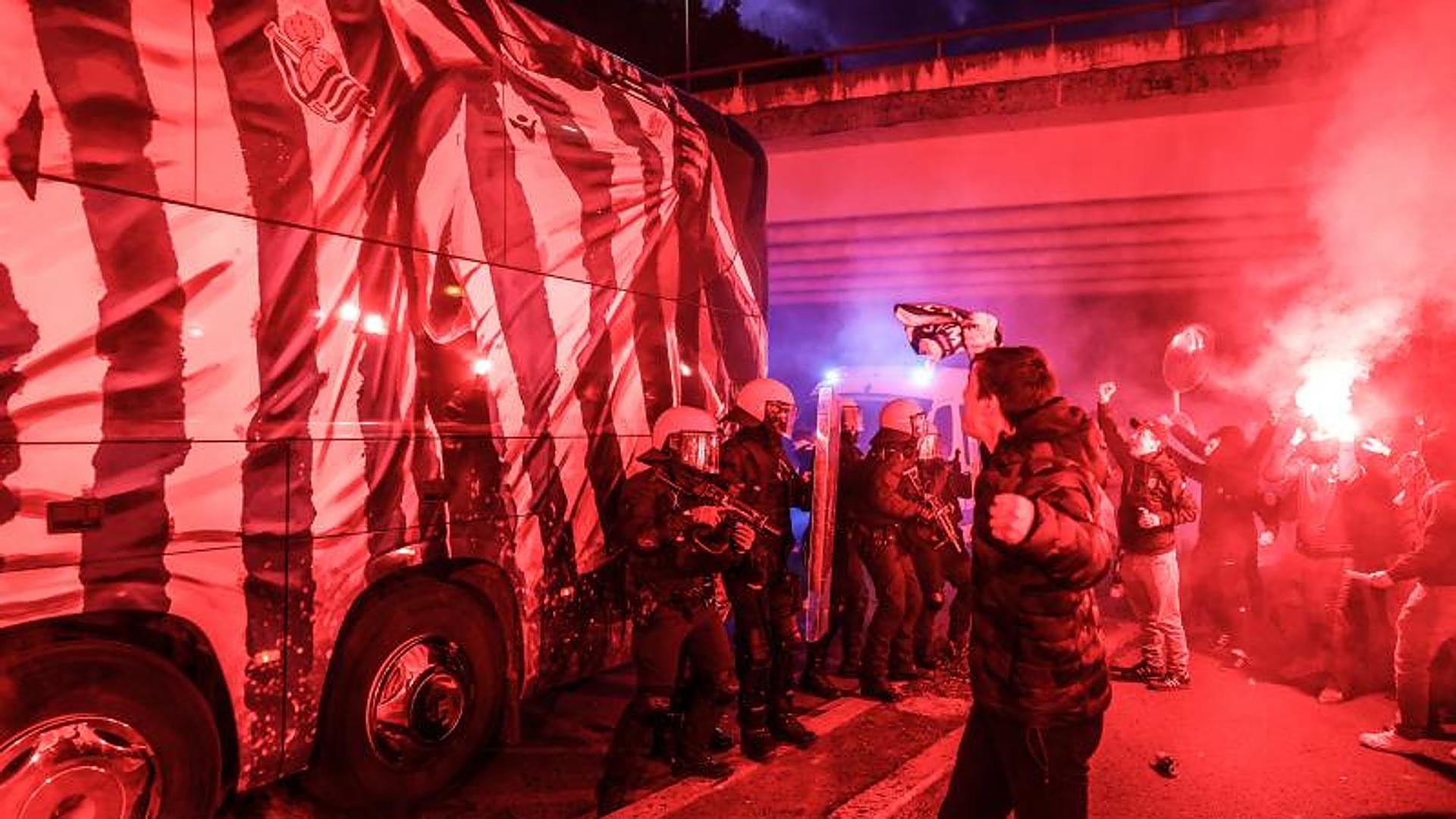 Los vídeos de los disturbios en San Sebastián antes del Real Sociedad ...
