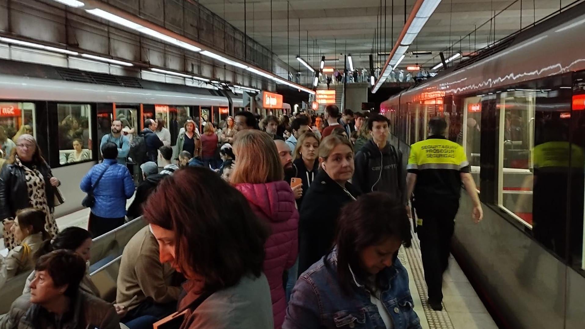 El metro registra retrasos durante casi tres horas por la avería de un ...