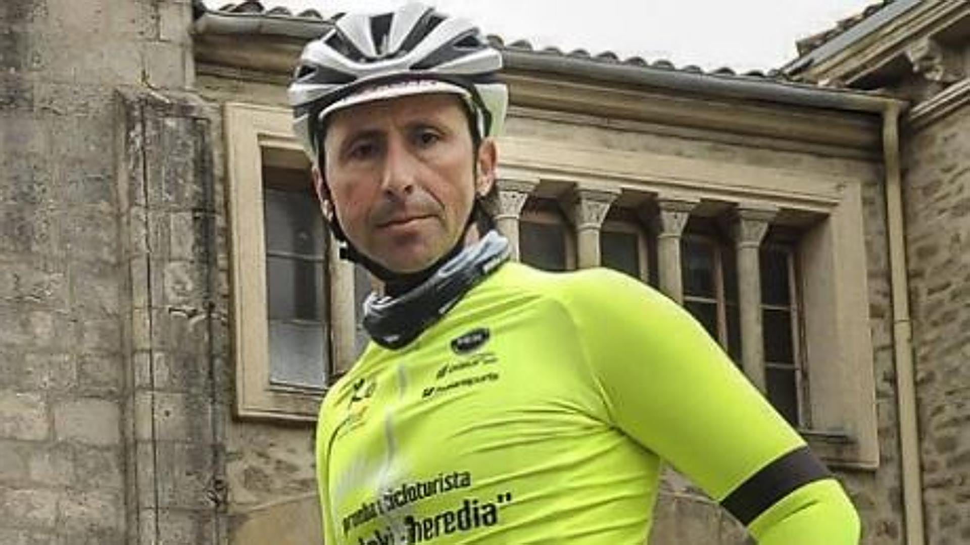 La bonita imagen de Joseba Beloki animando a su hijo en la Itzulia | El ...